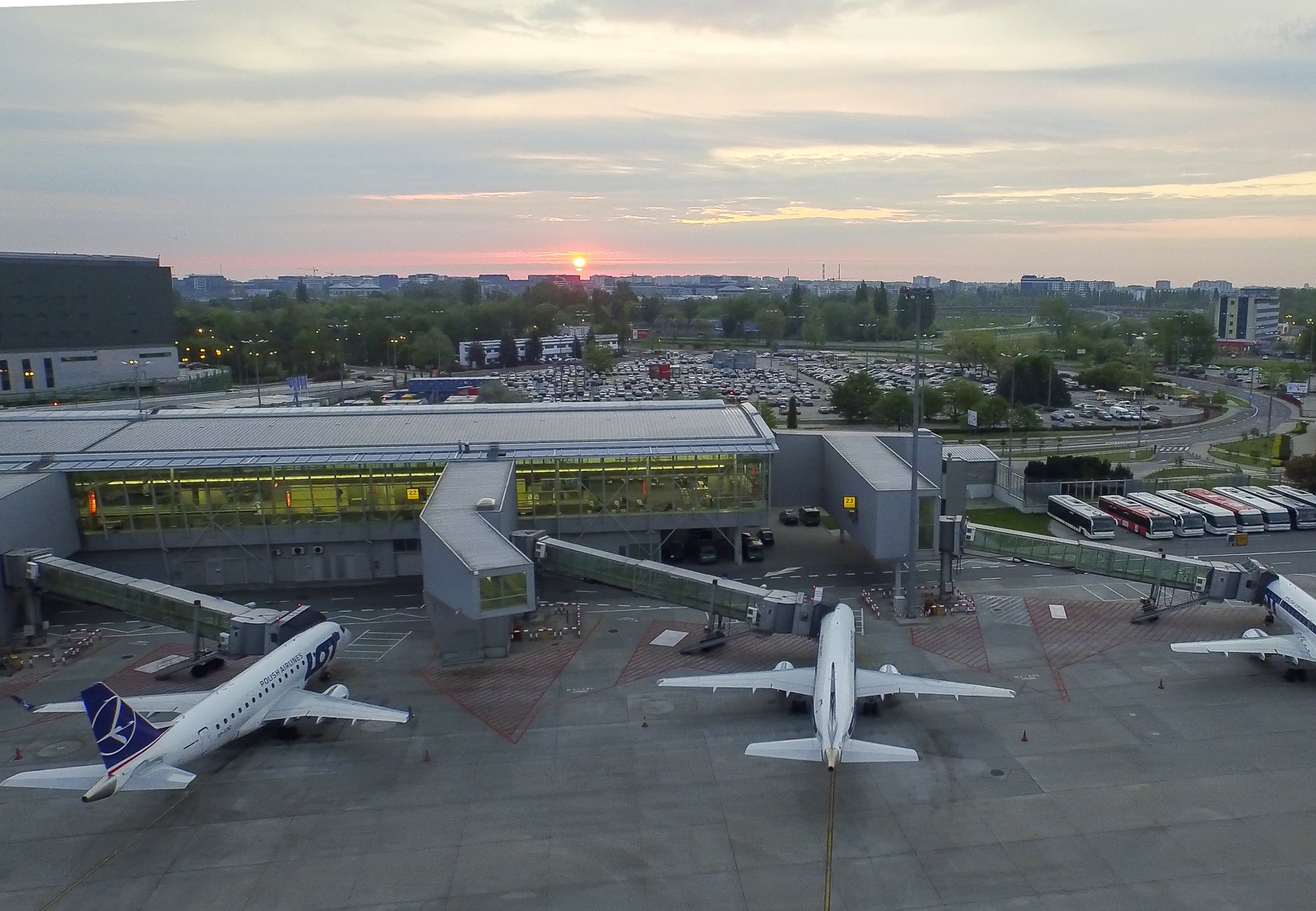 LOT LOTAMS LS Airport Services I LS Technics W Polskiej Grupie LOT LOTAMS LS Airport Services I LS Technics W Polskiej Grupie